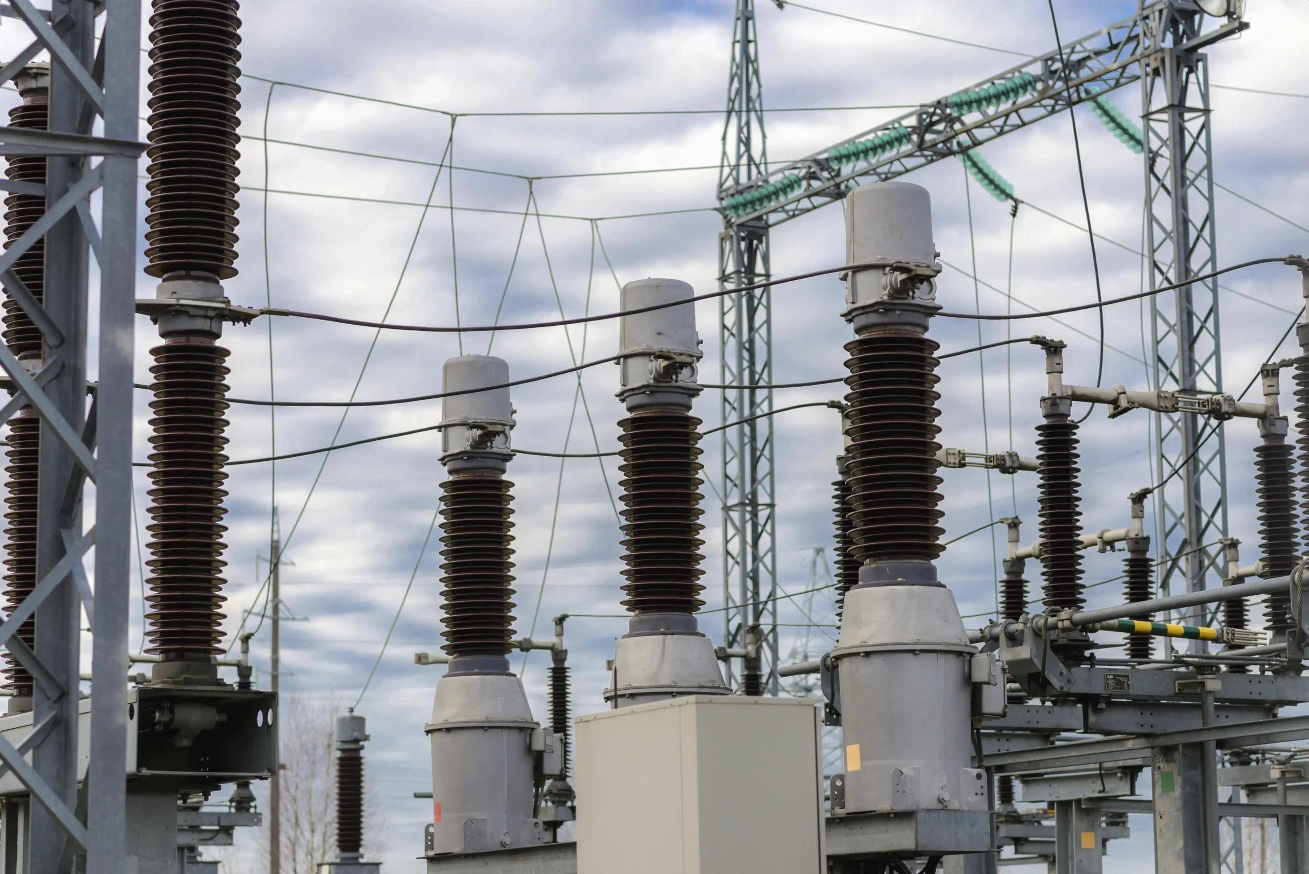 Leveraging Data Analytics to Strengthen Grid Resilience and Reliability Leveraging Data Analytics to Strengthen Grid Resilience and Reliability